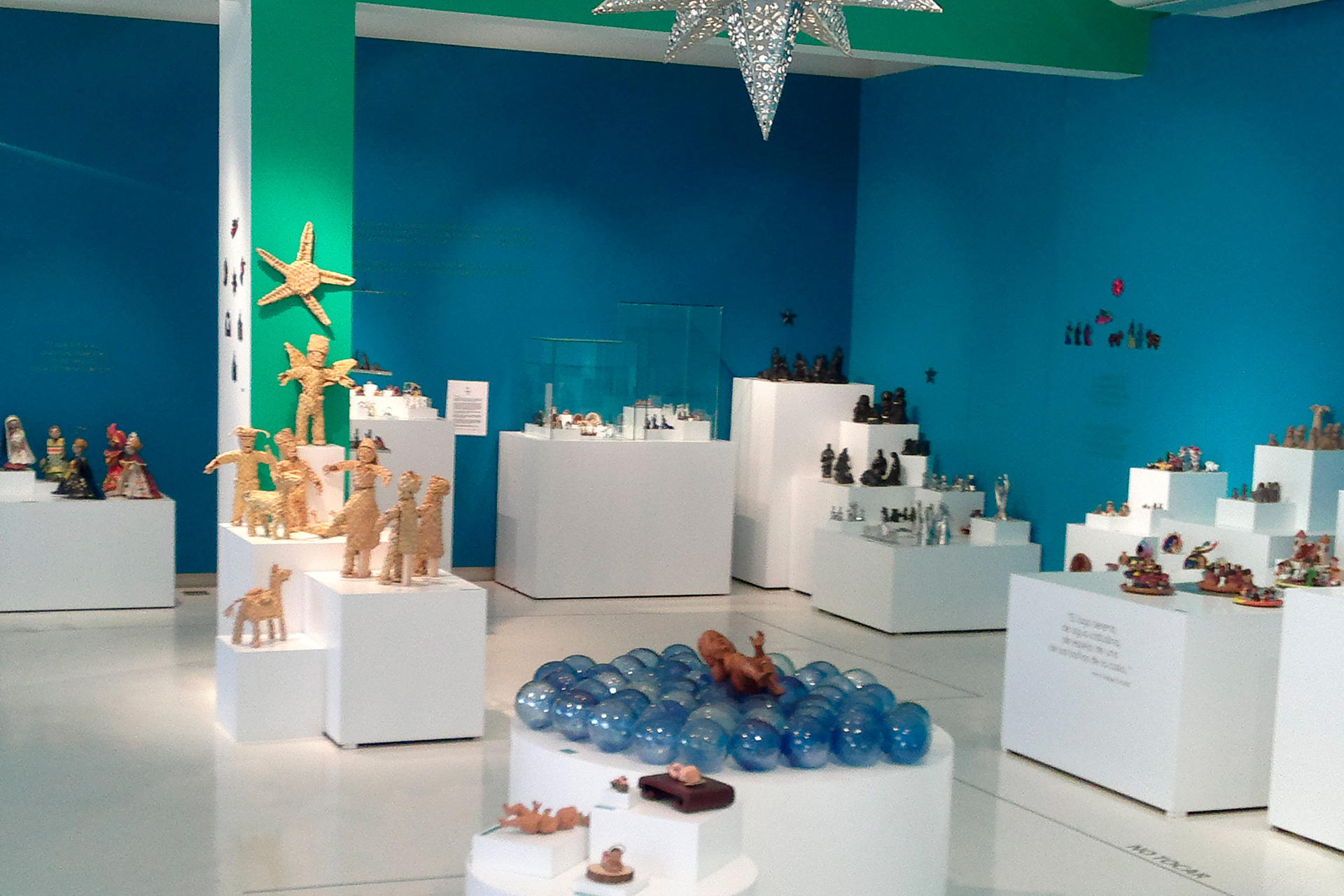 A la rorro niño. Exposicicon multicultural de nacimientos - MIM